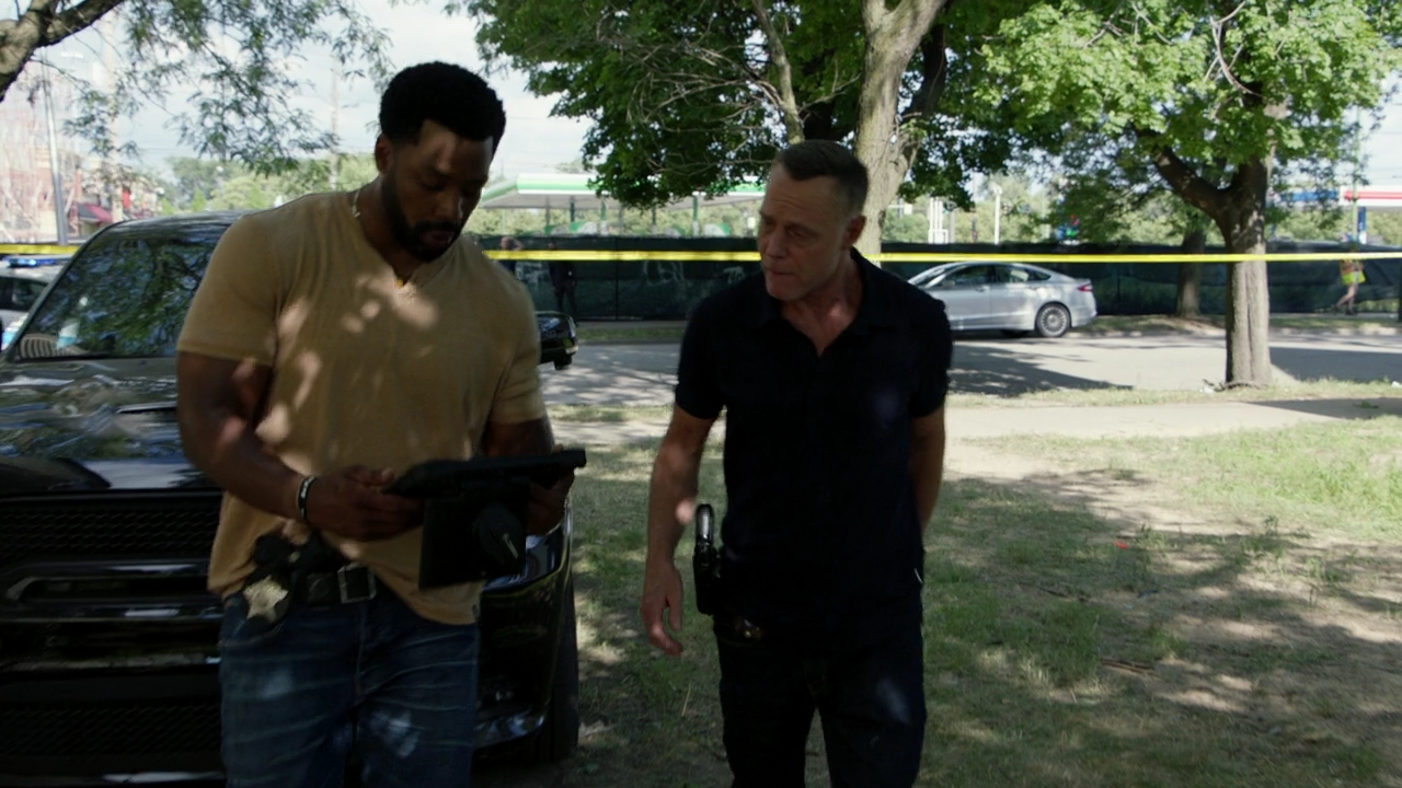 Chicago PD S10 E01 Lascialo sanguinare 720p WEBMux ITA ENG x264 Black Bit[screenshot 8] — Postimages