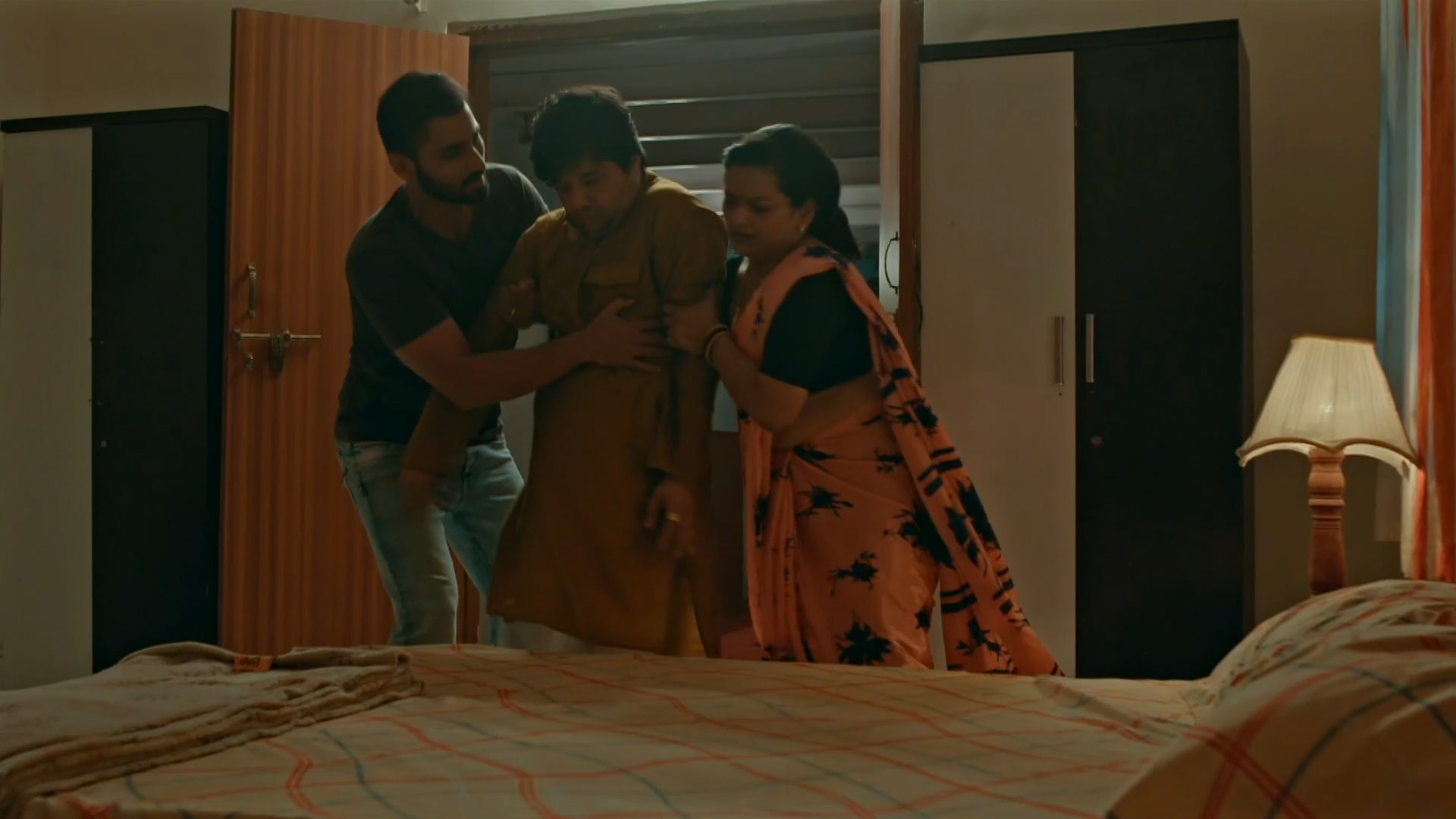 Busty aunty seducing scenes crimepatrol mp4 snapshot 00 07 332 — Postimages