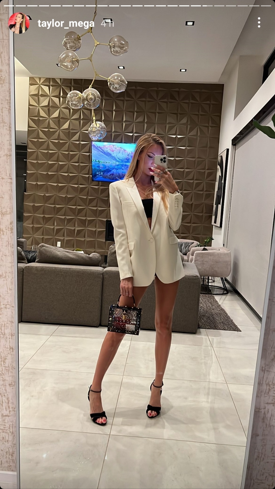 Taylor Mega Feet 6606331 — Postimages