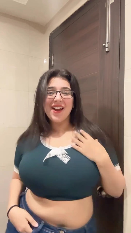 Busty girl huge boobs and navel in green tshirt mp4 snapshot 00 08 207 — Postimages