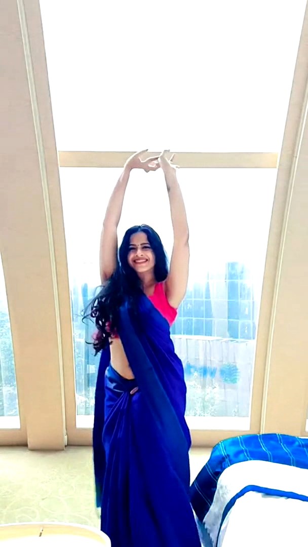 Sadhika Venugopal Big Deep Open navel in Violet Saree and Cleavage Show ...