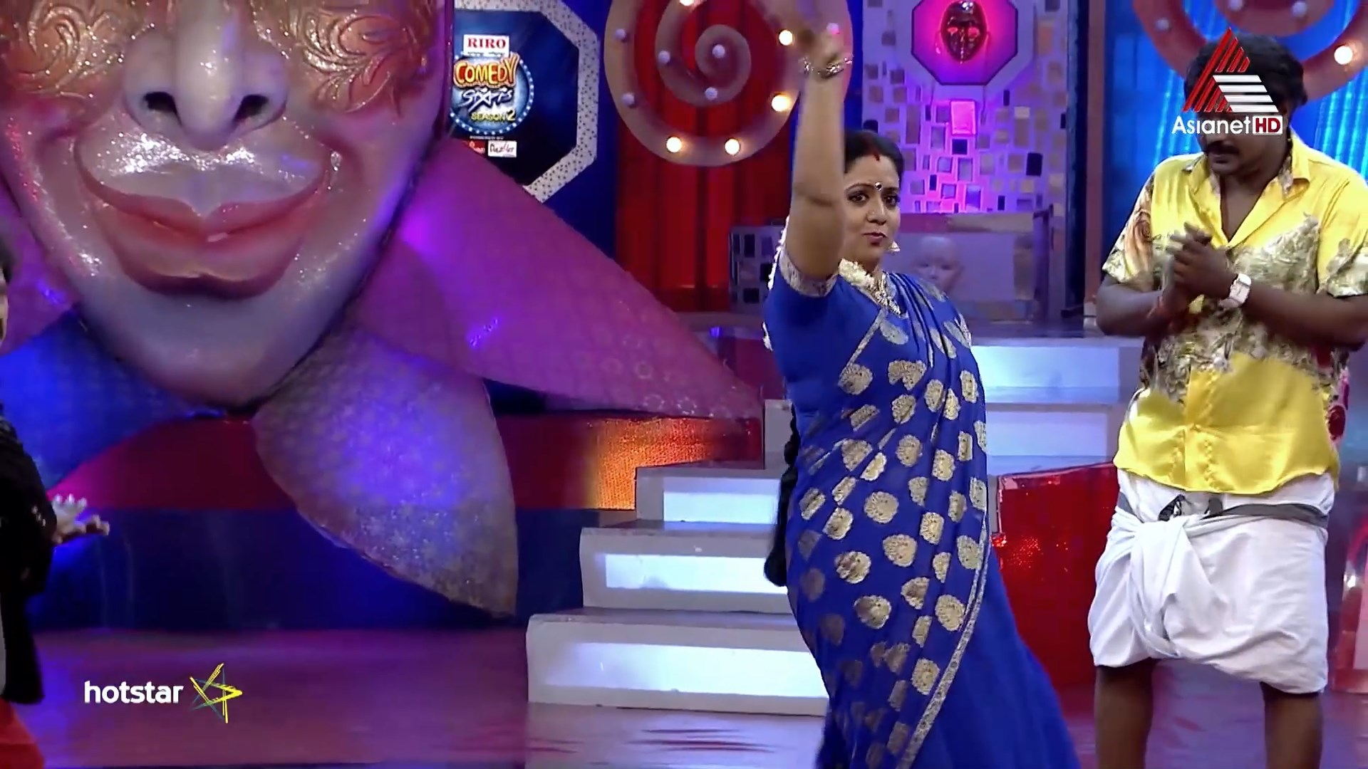 Roopasree Sexy Big Wide Tummy and Deep Navel Hole , Ass in Blue Saree ...