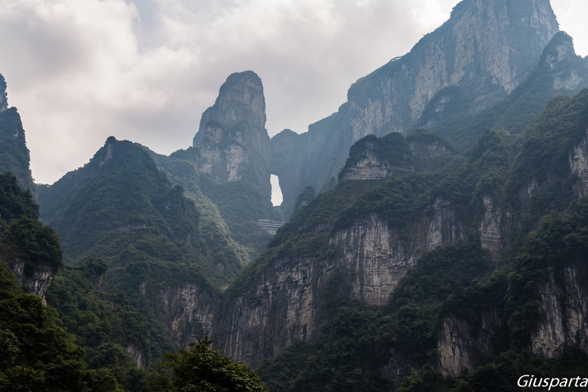 IMG 9360 Tian Men Mountain 99 bend road — Postimages