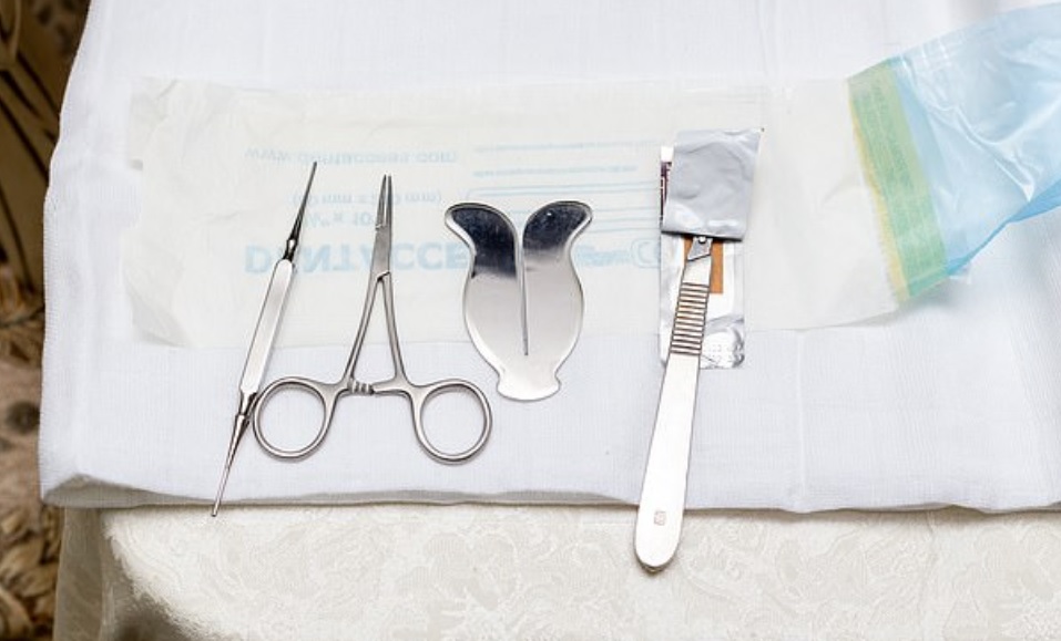 Gara-Gara Kos Pembedahan Mahal, Bayi Lima Bulan Maut Dikhatan Ibu Bapa ...