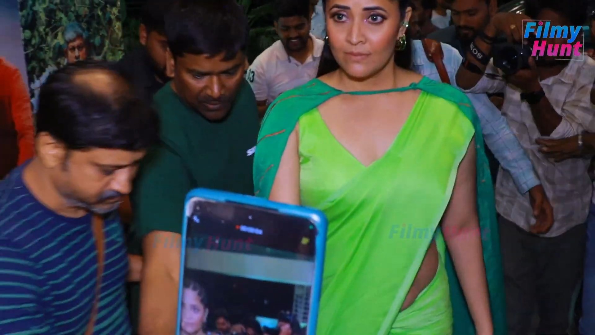 Cameraman focusing to Anasuya Bharadwa Kasthuri Shankar Assets in Saree mp4 snapshot 03 13 119 ...