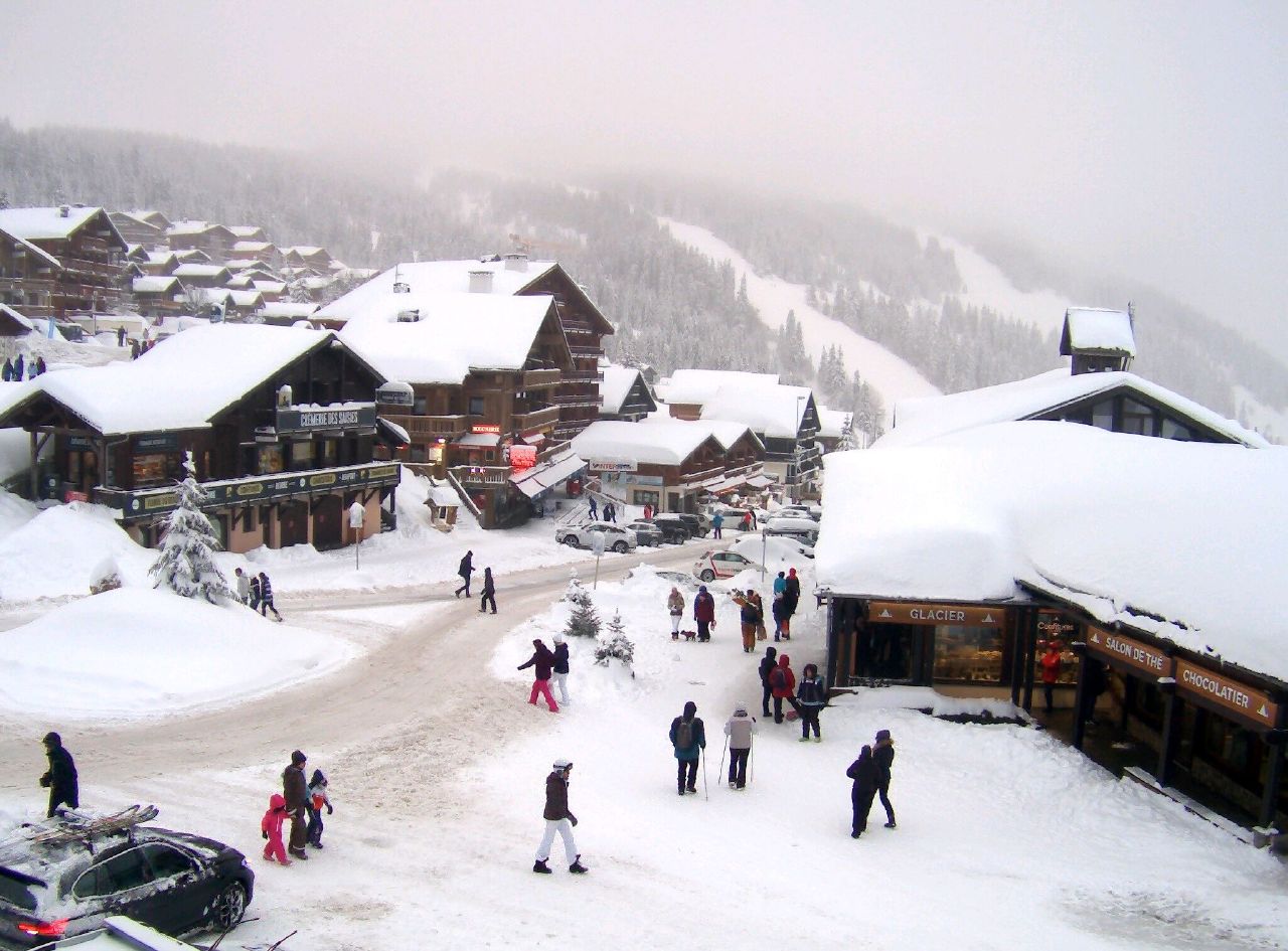 1280 les saisies centre station — Postimages