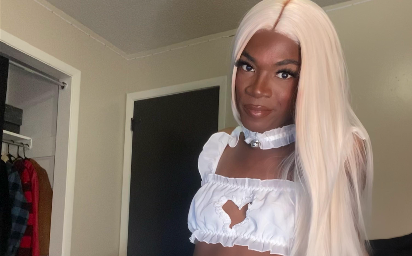 Tgirl Ebony Shows Her Dick A — Postimages
