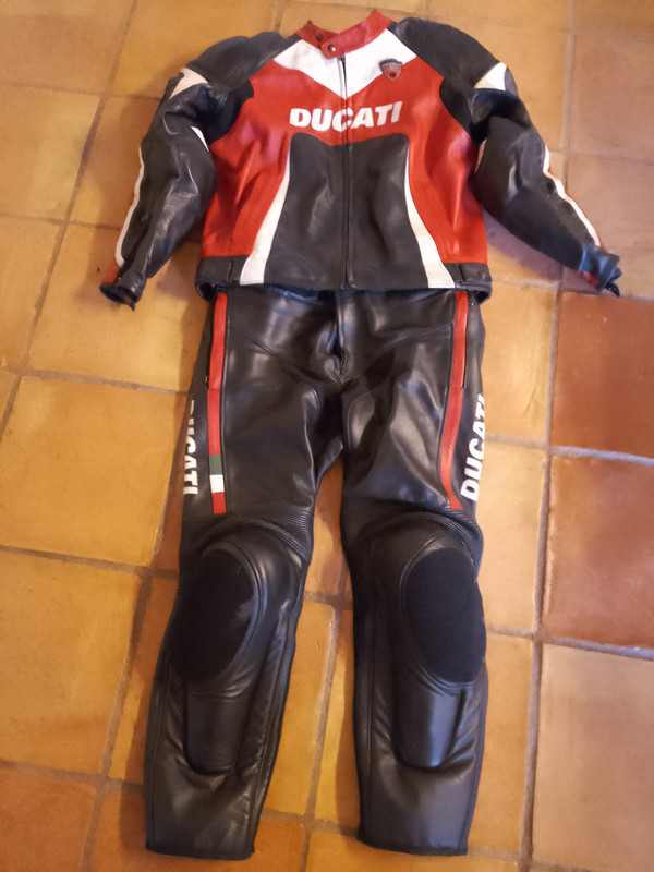 Ens Dainese 52 — Postimages