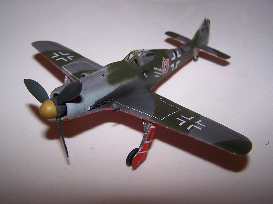 Academy Fw190 D9 Red13 FP — Postimages