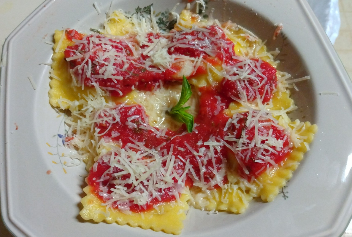 Fresh Tomato Sauced Ravioli — Postimages