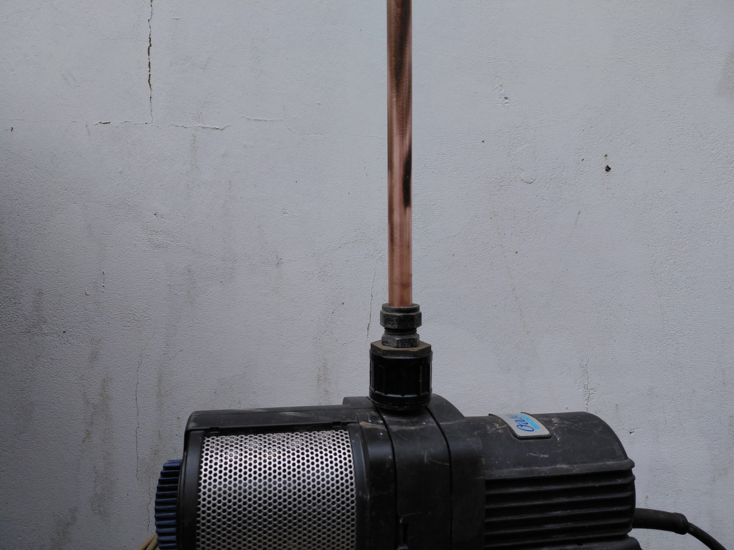 pipe on pump — Postimages