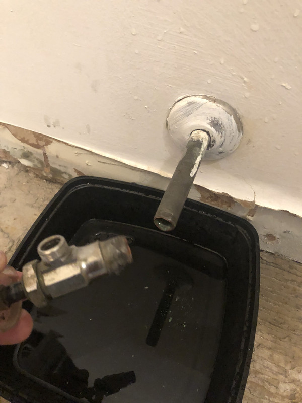 Bumps on pipe, how to fix? : r/HomeImprovement
