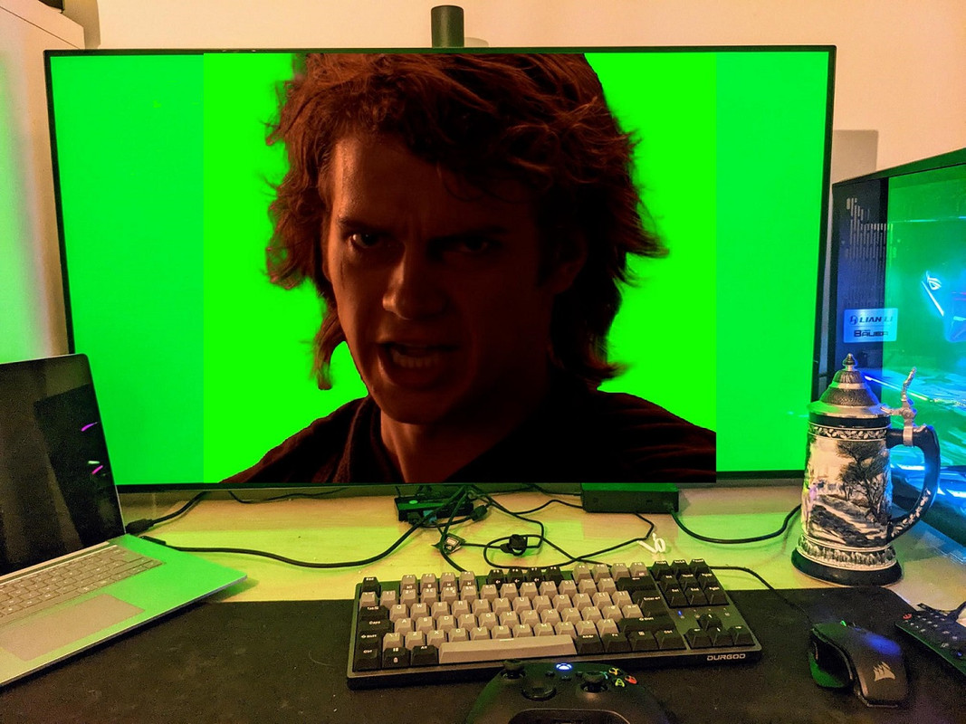 Let me just boot up Spiderman... Oh. Green screen of death? That's a ...