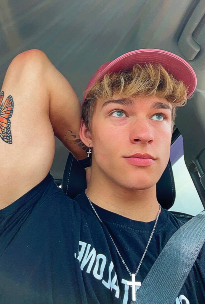 alex sampson 1656110894 — Postimages