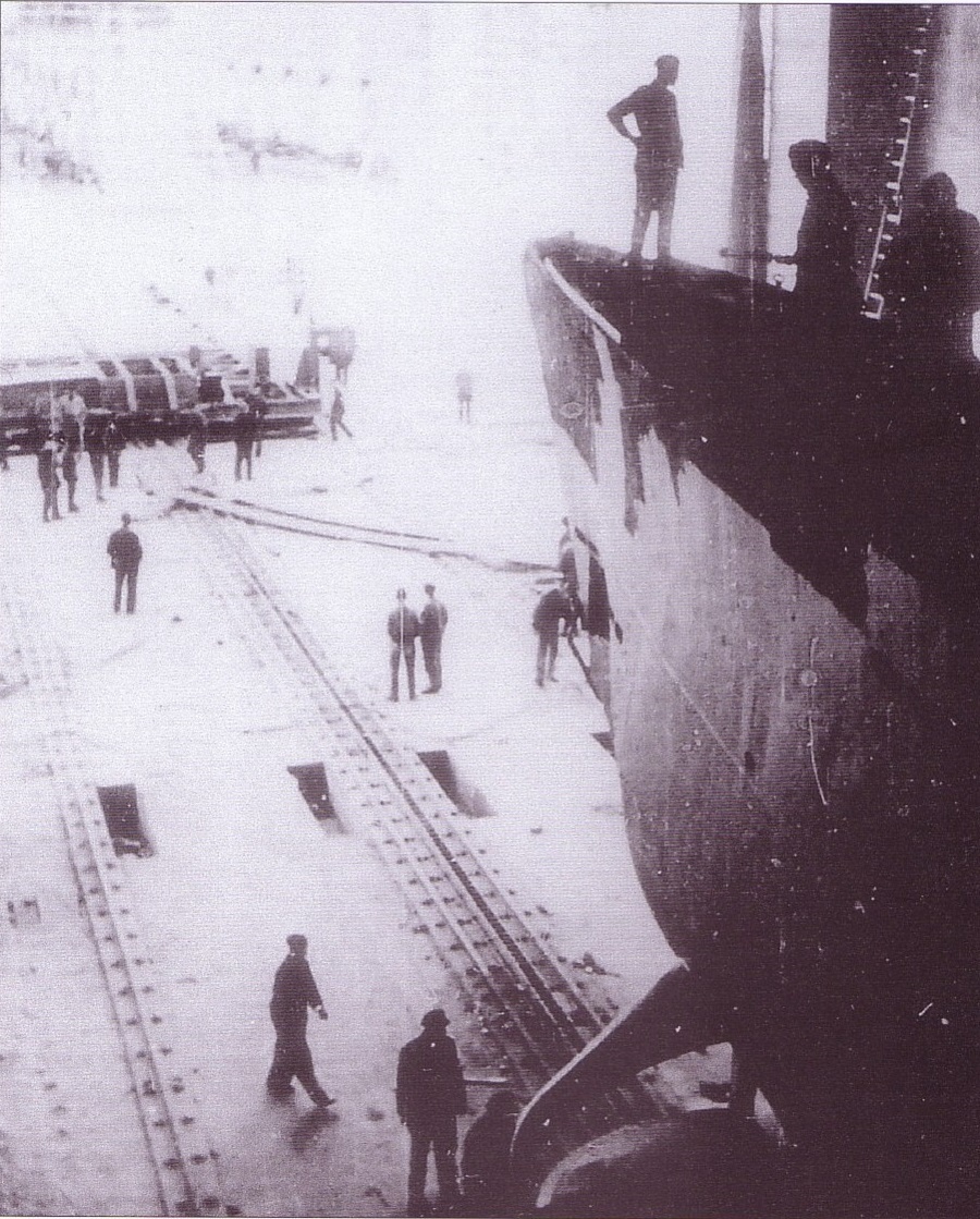 Rail U boot 4 — Postimages