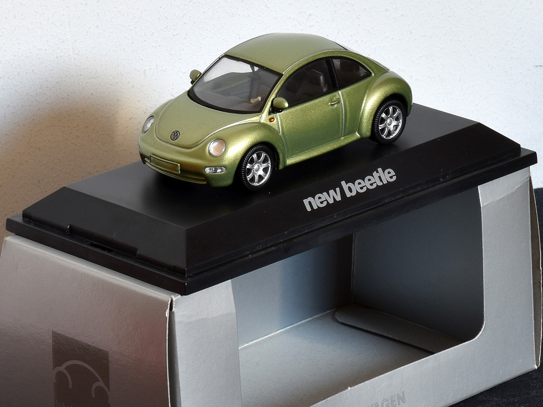 Volkswagen New Beetle light green metallic ( Schuco) 01 — Postimages