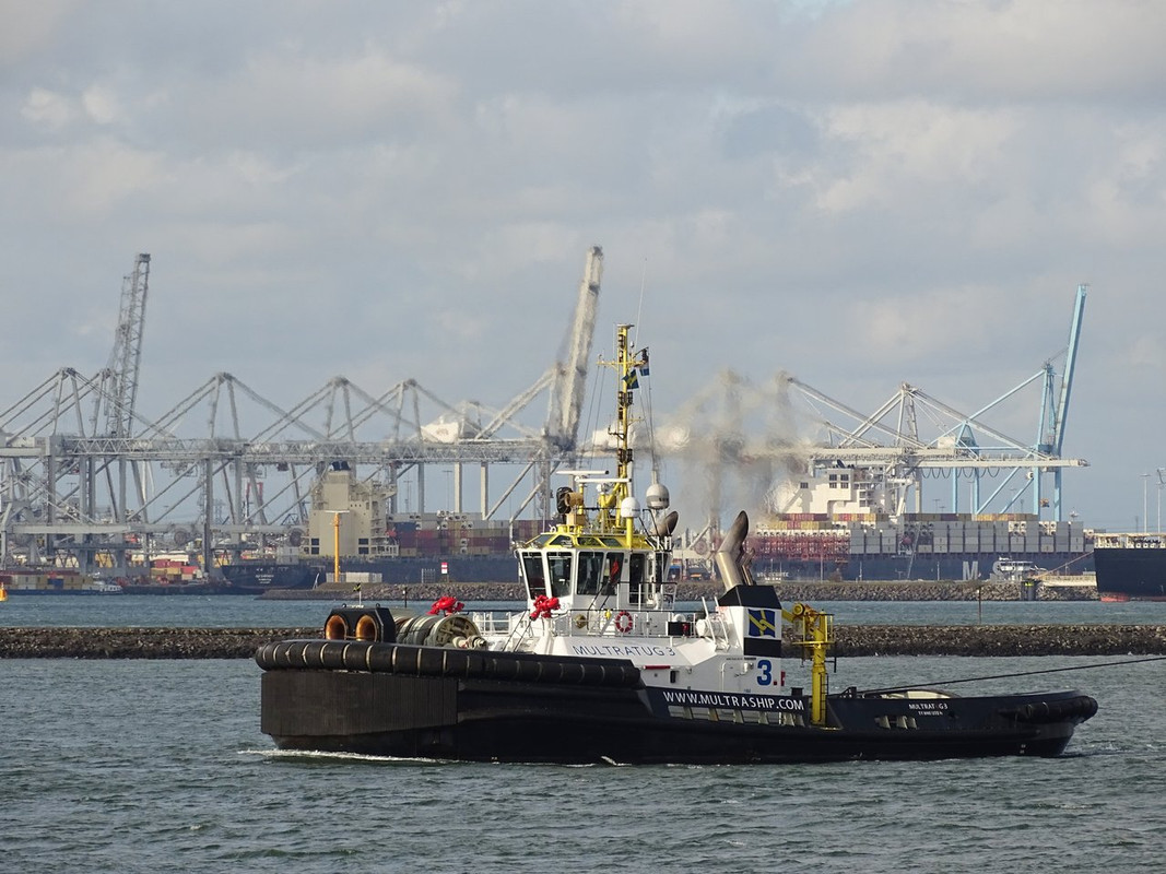 Multratug 3 en En Avant 25 slepen Fremantle Highway 23 9 2023 nr 3 — Postimages