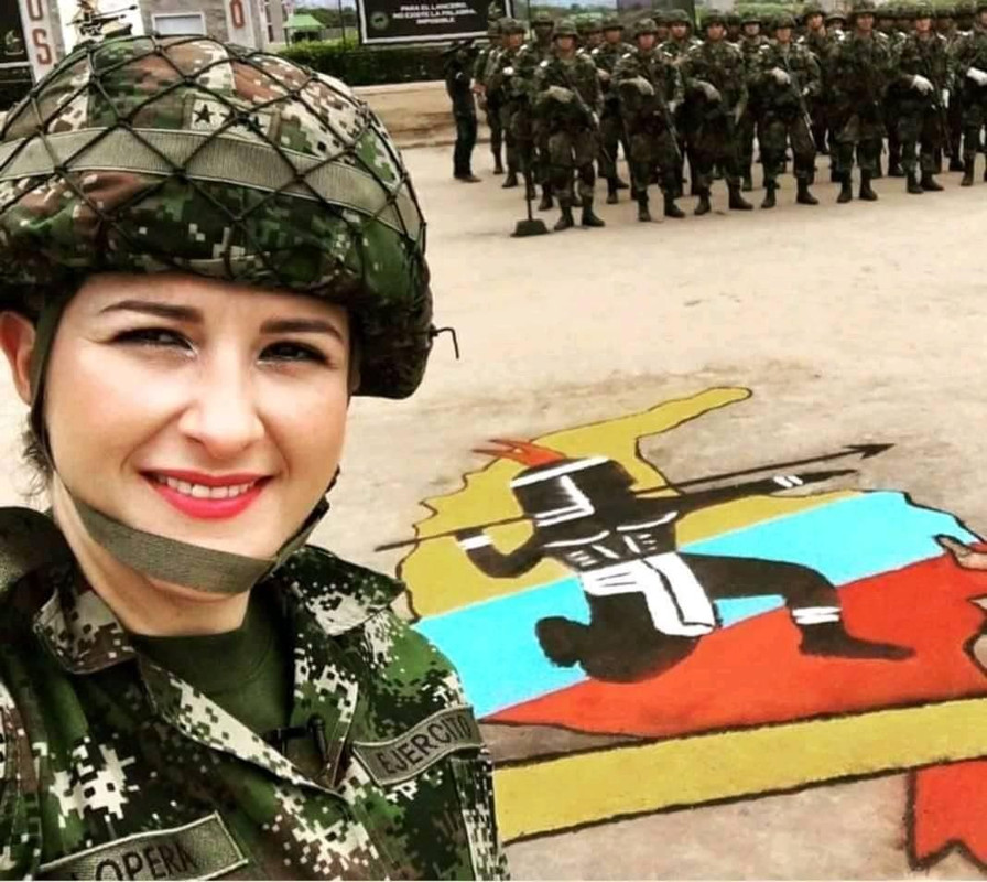 EJC FEM6967983 — Postimages