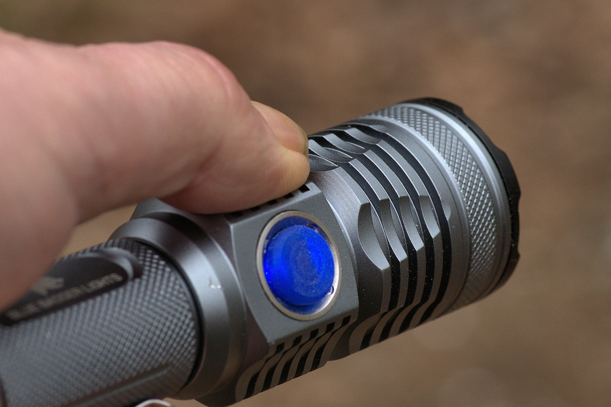 (Review) Blue Badger Lights - Eagle 1500 - 18650 Flashlights ...