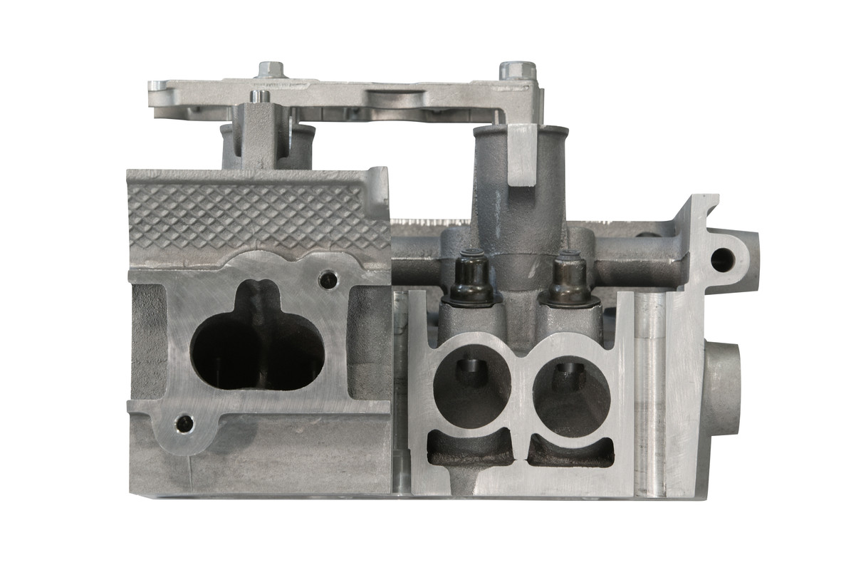 FG FALCON CYLINDER HEAD CUT AWAY 2 — Postimages