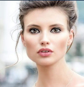 Classify Italian female model