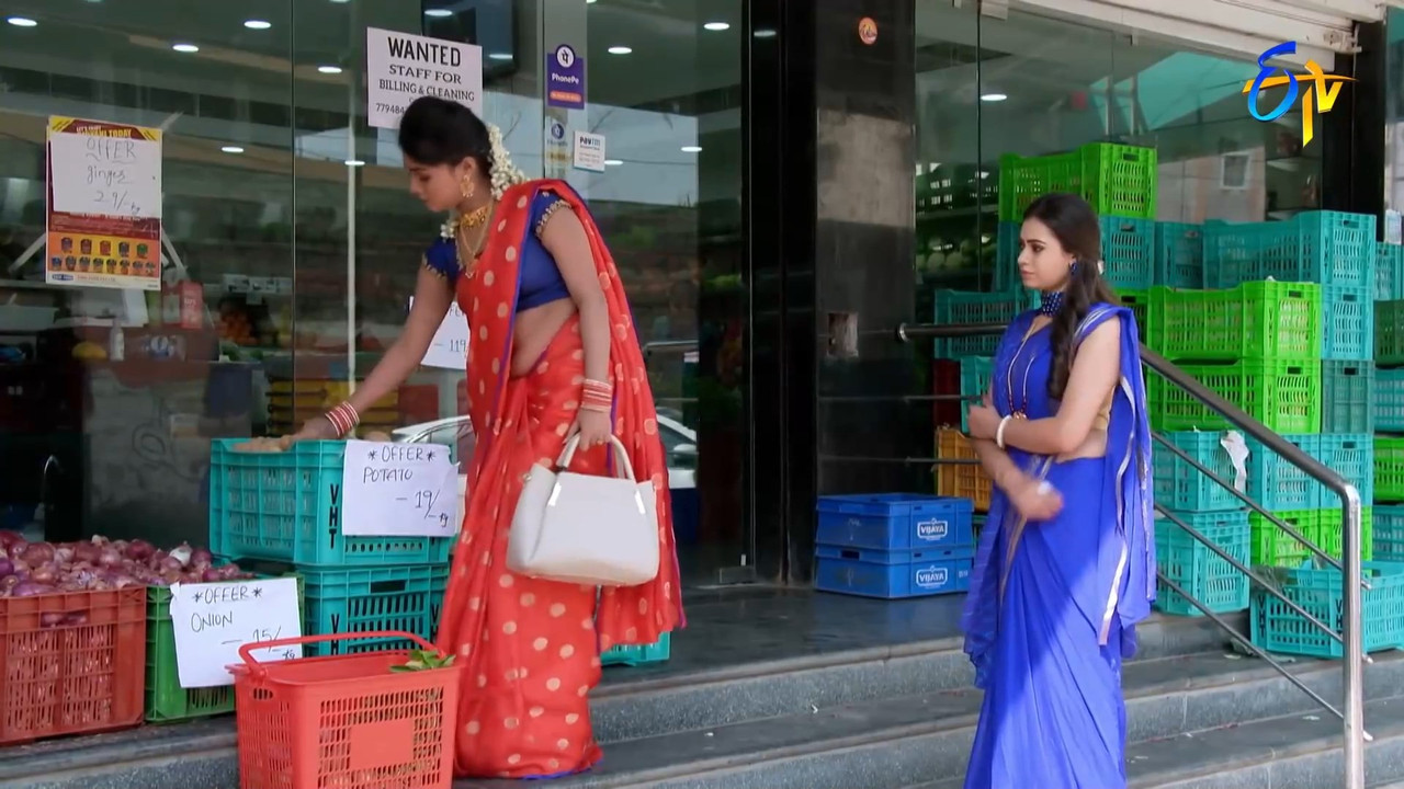 Telugu Serial Artist Sexy open Navel Show mkv snapshot 00 44 361 ...