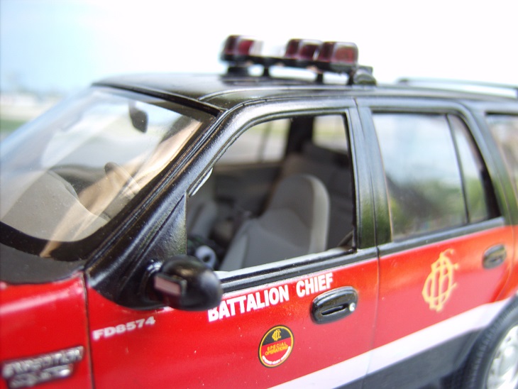Fire Chief's SUV (Revell 1-25 Snap-Tite Ford Expedition) - Ready For ...