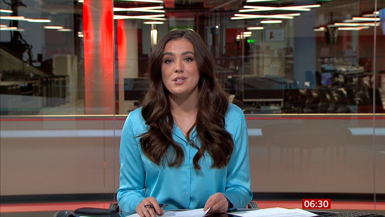 03 10 06 00 00 Breakfast The BBC's Breakfast programme features ts ...