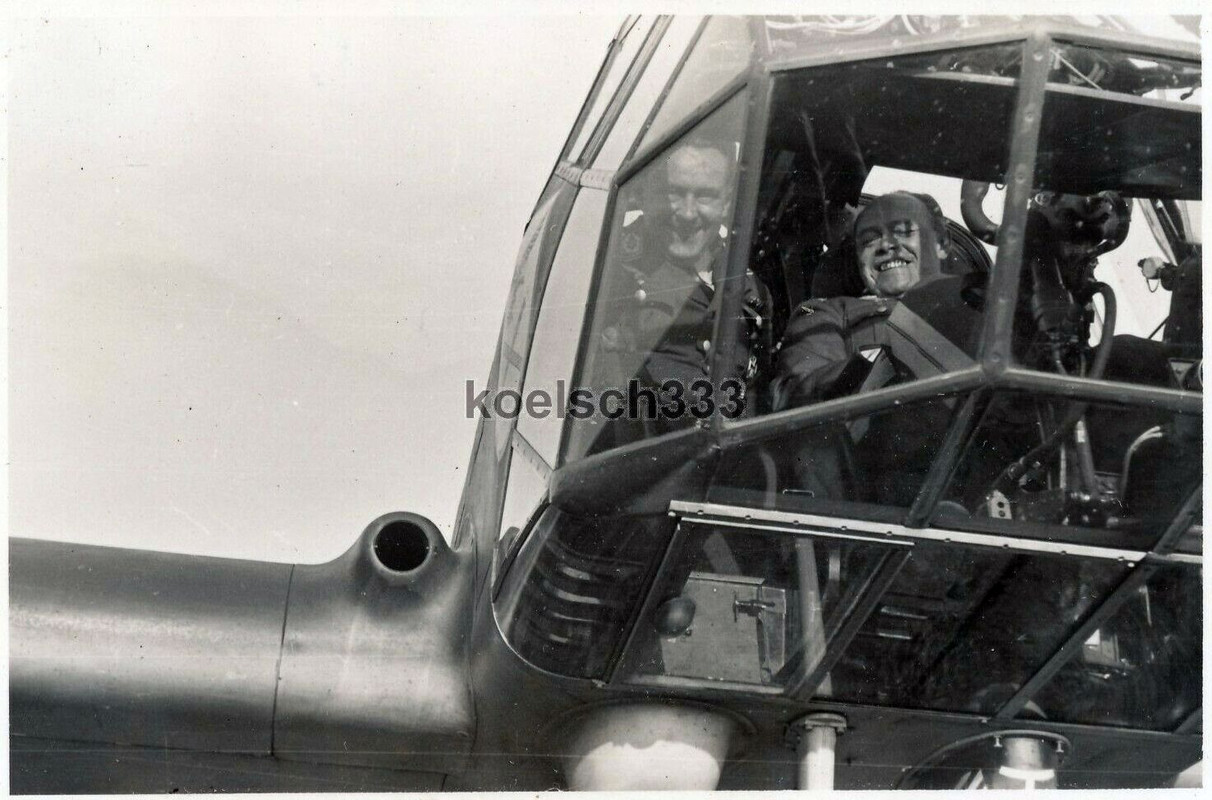 GFM Kesselring mit General in Minsk 1941 — Postimages