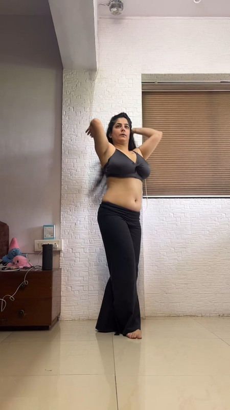 desi belly dancer big tits and navel in black bra and bottom mp4 snapshot 00 00 562 — Postimages