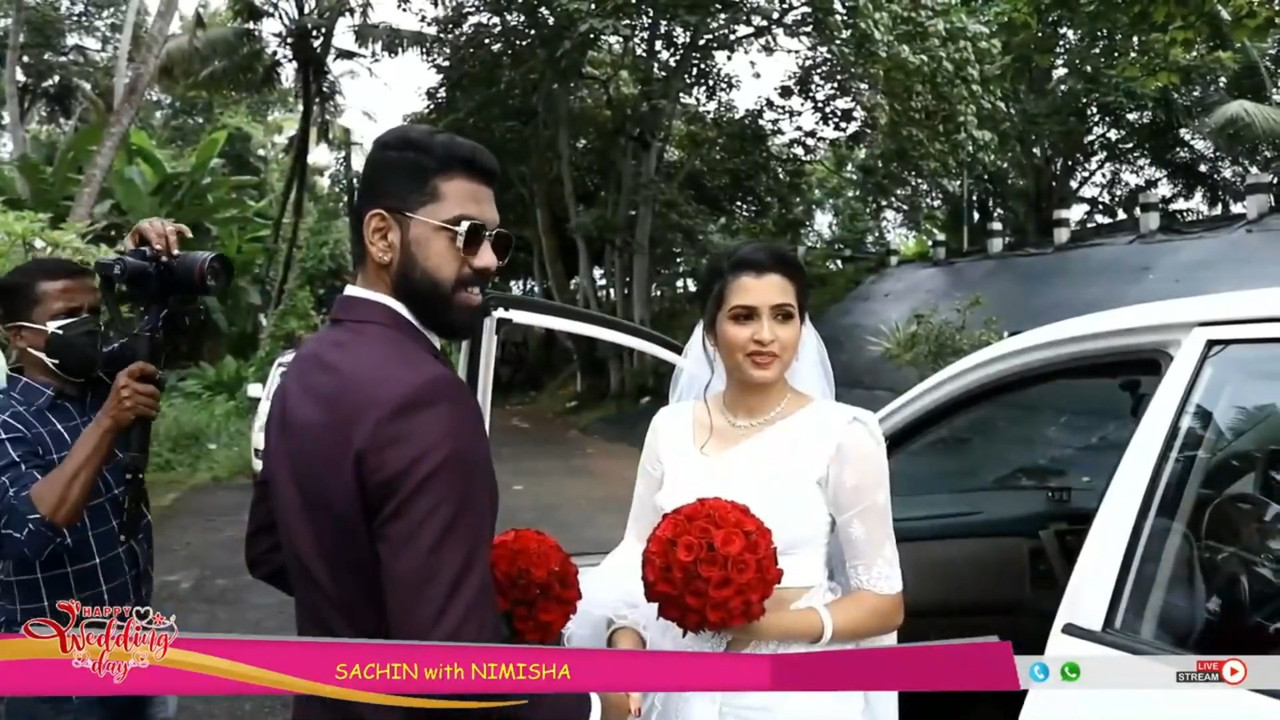 Cute Malayali Bride Open Deep Big Navel show in White Saree mkv ...