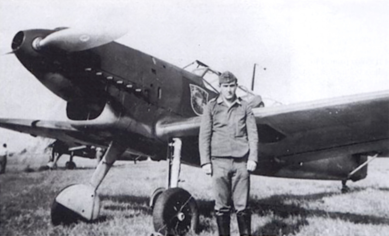 Messerschmitt Bf 109 B2 6 ( J)186 with Graf Zeppelin emblem at Kiel ...