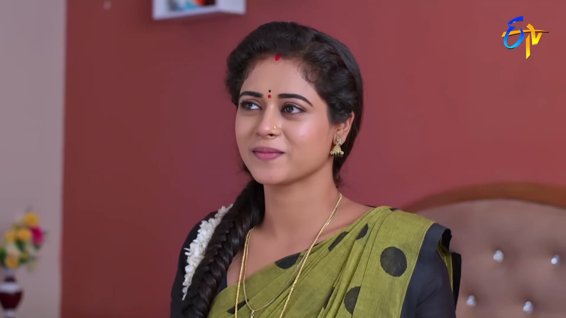 Hot Saree Hip Scene from telugu serial geetha govindham mkv snapshot 02 ...