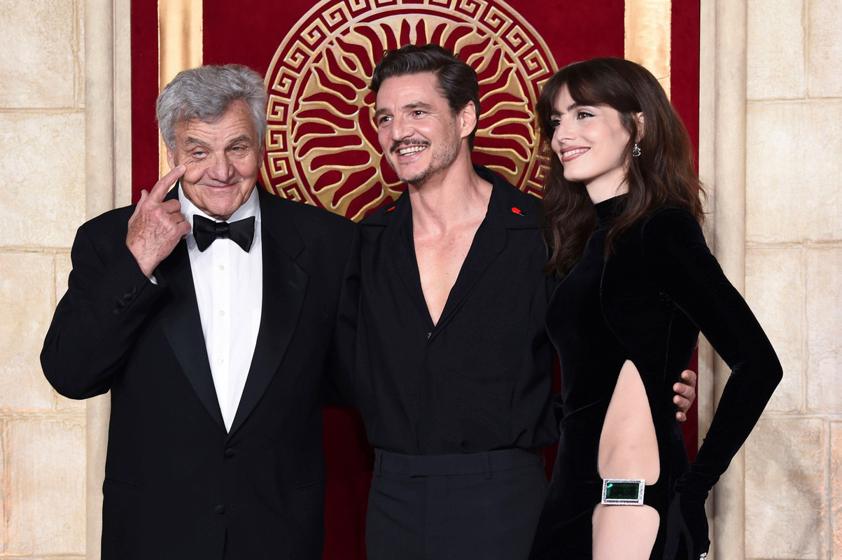 Pedro Pascal 149 — Postimages