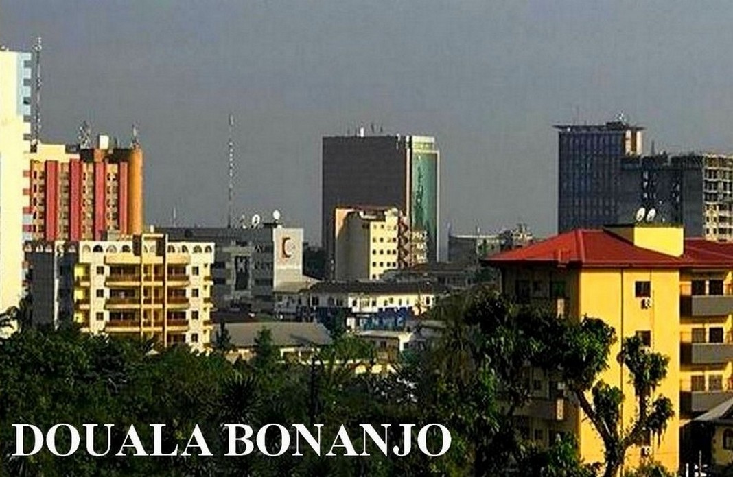 Douala (Cameroon) today. New photos from that large and dynamic city ...