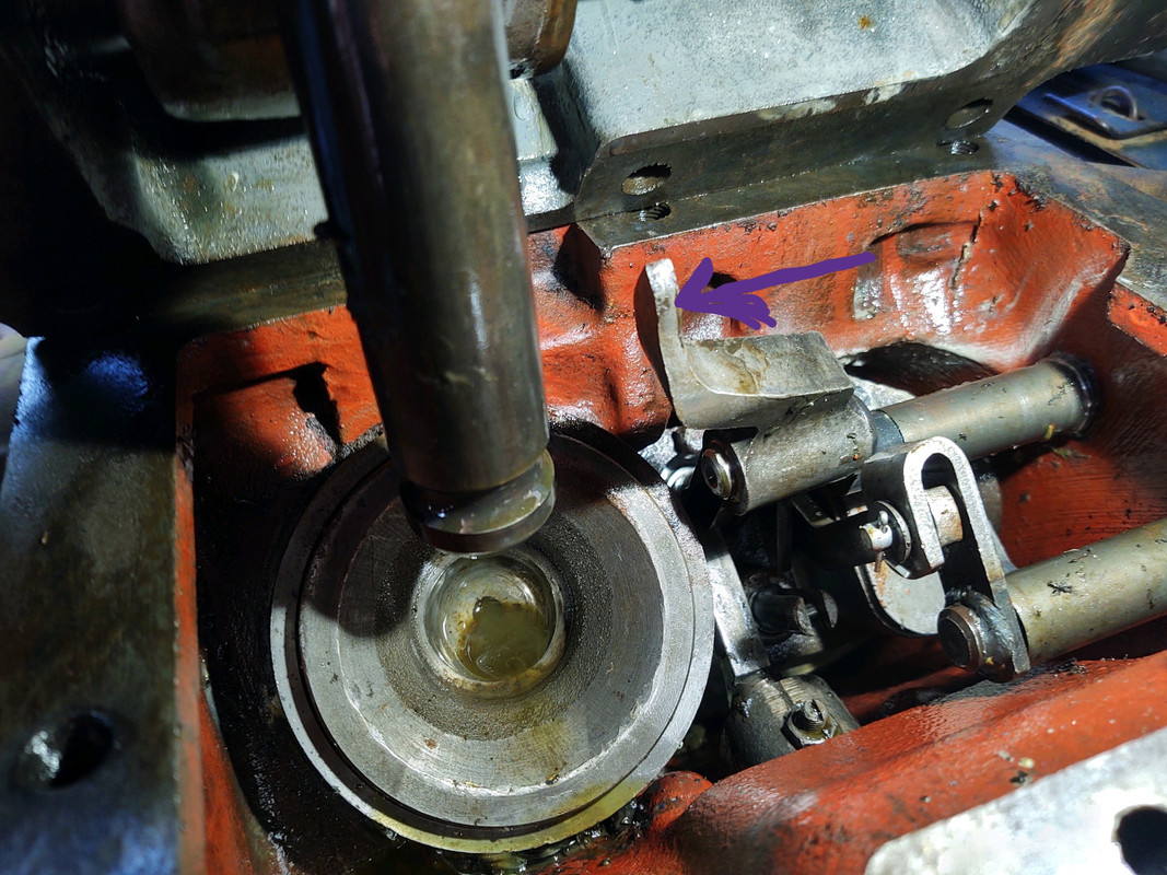 Leyland 384 inside box, where is this part supposed to touch — Postimages