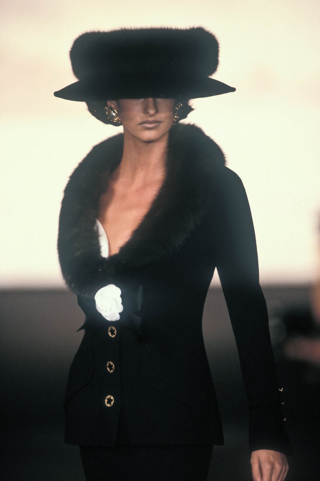 Fashion Classic: CHANEL Haute Couture Fall/Winter 1990 | Page 2 ...