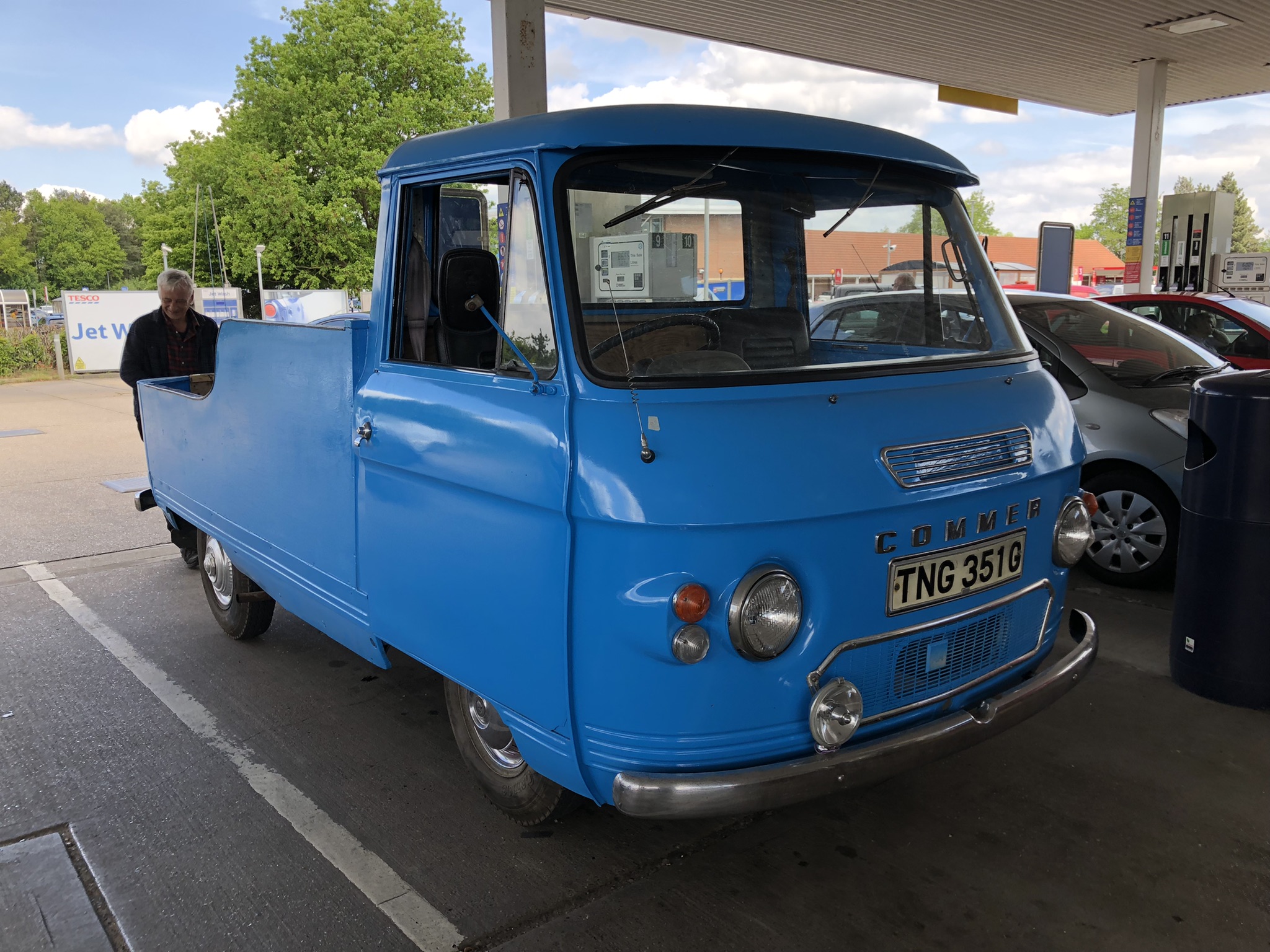 Commer pick up — Postimages