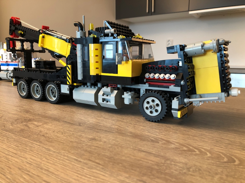 LEGO MOC Towtruck & Rotator with V12 in Yellow by rayb | Rebrickable ...