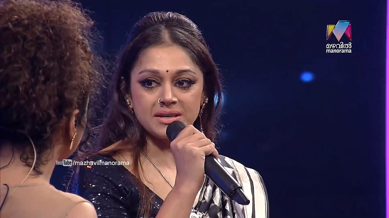 Shobana Sexy Wide Navel In Saree