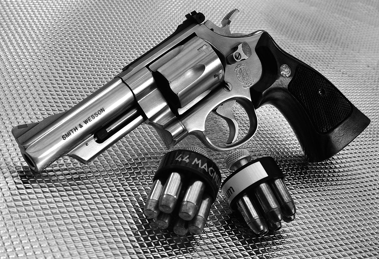 4 44 Magnum B W — Postimages