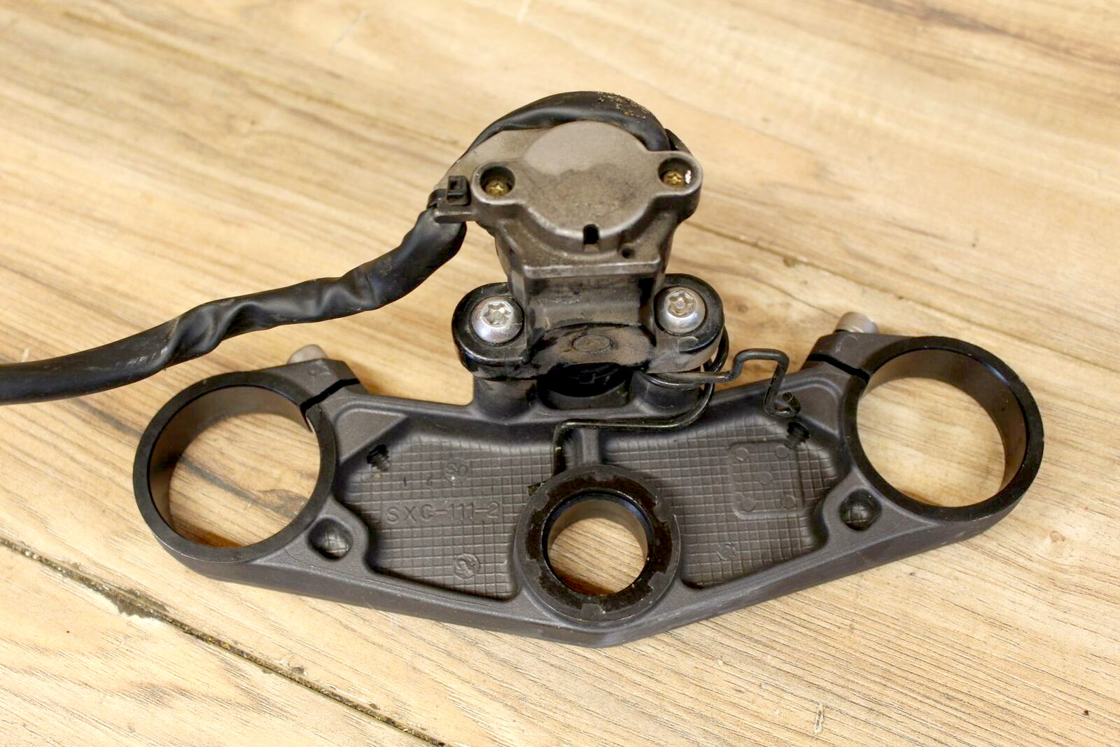 Ignition switch mounted on steering head a — Postimages