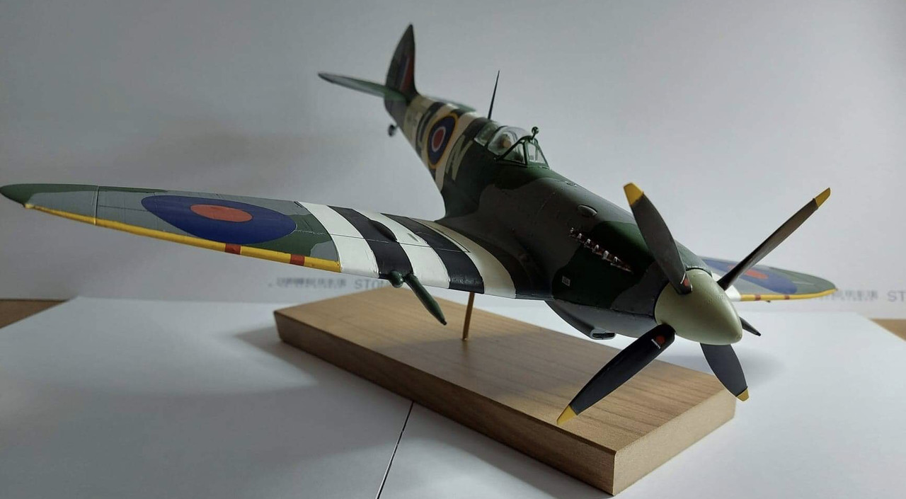Revell Spitfire MkiX MH454 FU-N 1/32 - Ready for Inspection - Aircraft ...