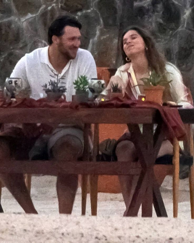 84584 B63 E1 E0 42 A0 8 A13 2 DA3 DEA92 D40 — Postimages