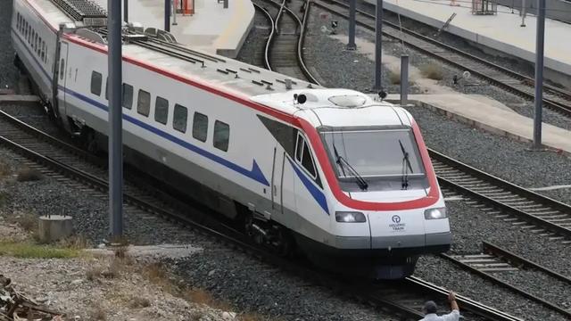 24ωρη απεργία των εργαζόμενων και των μηχανοδηγών της Hellenic Train ...