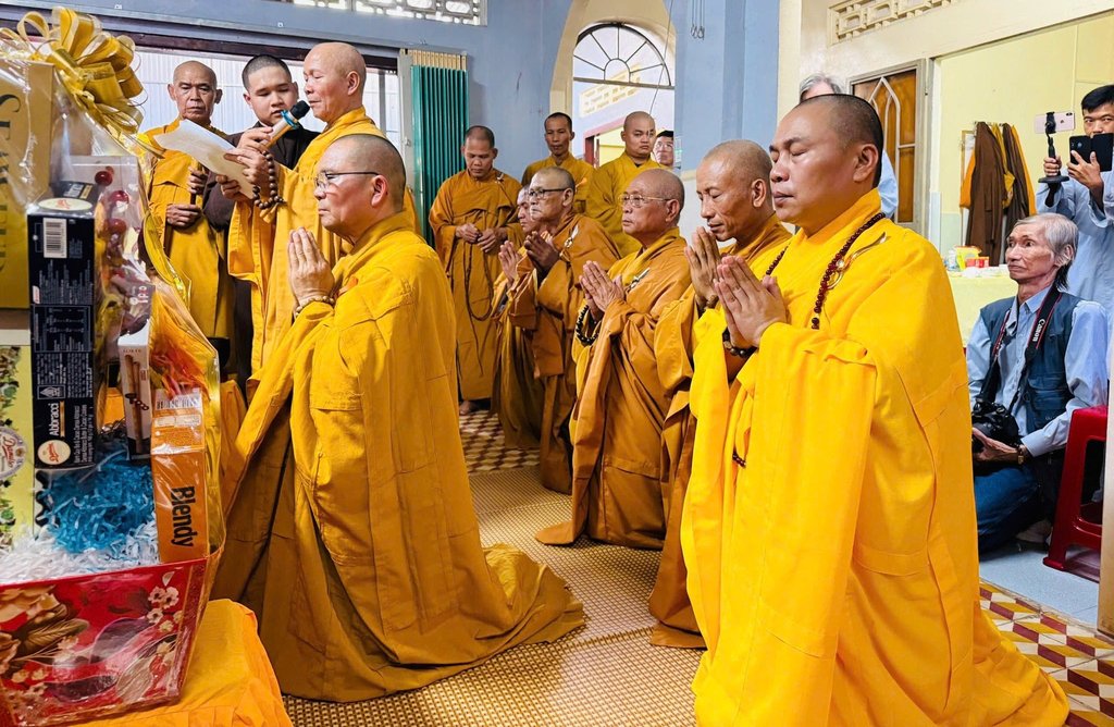 50 năm (1975-2025): Lật giở trang Đời, bồi hồi trang Đạo - Phật Giáo ...