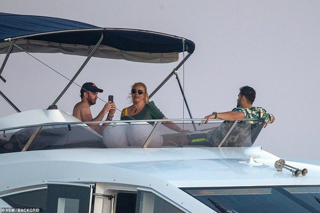Britney & Sam Spotted Aboard a Yacht in Cabo San Lucas - Page 2 ...