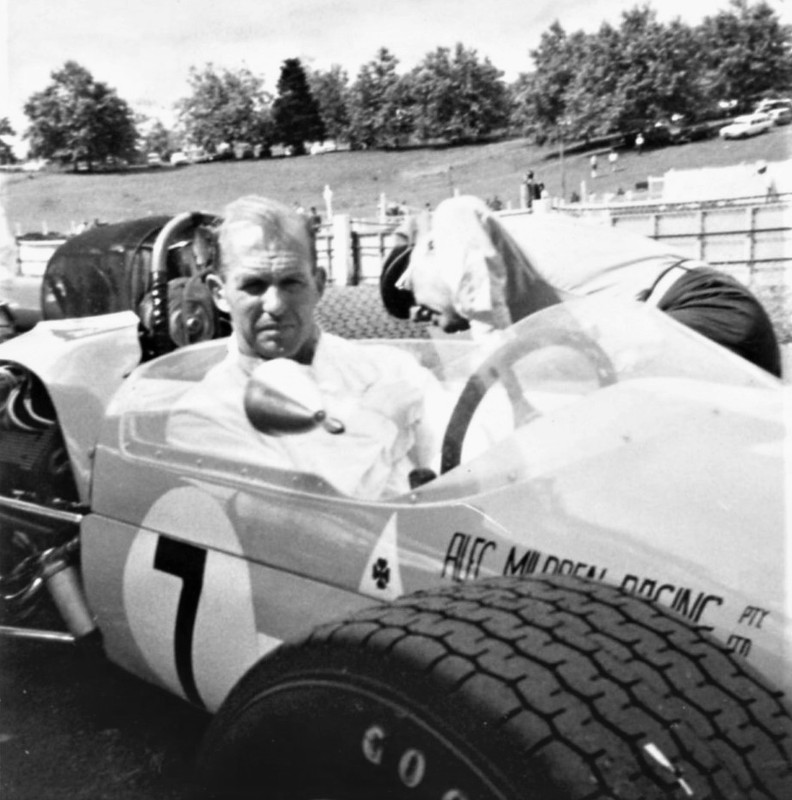 6807 R1 BW — Postimages