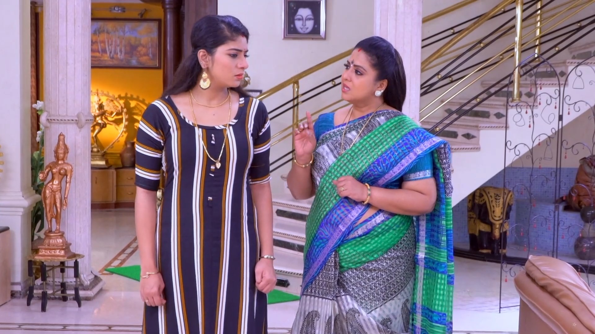 Roopashree big navel slip in saree mp4 snapshot 00 54 392 — Postimages