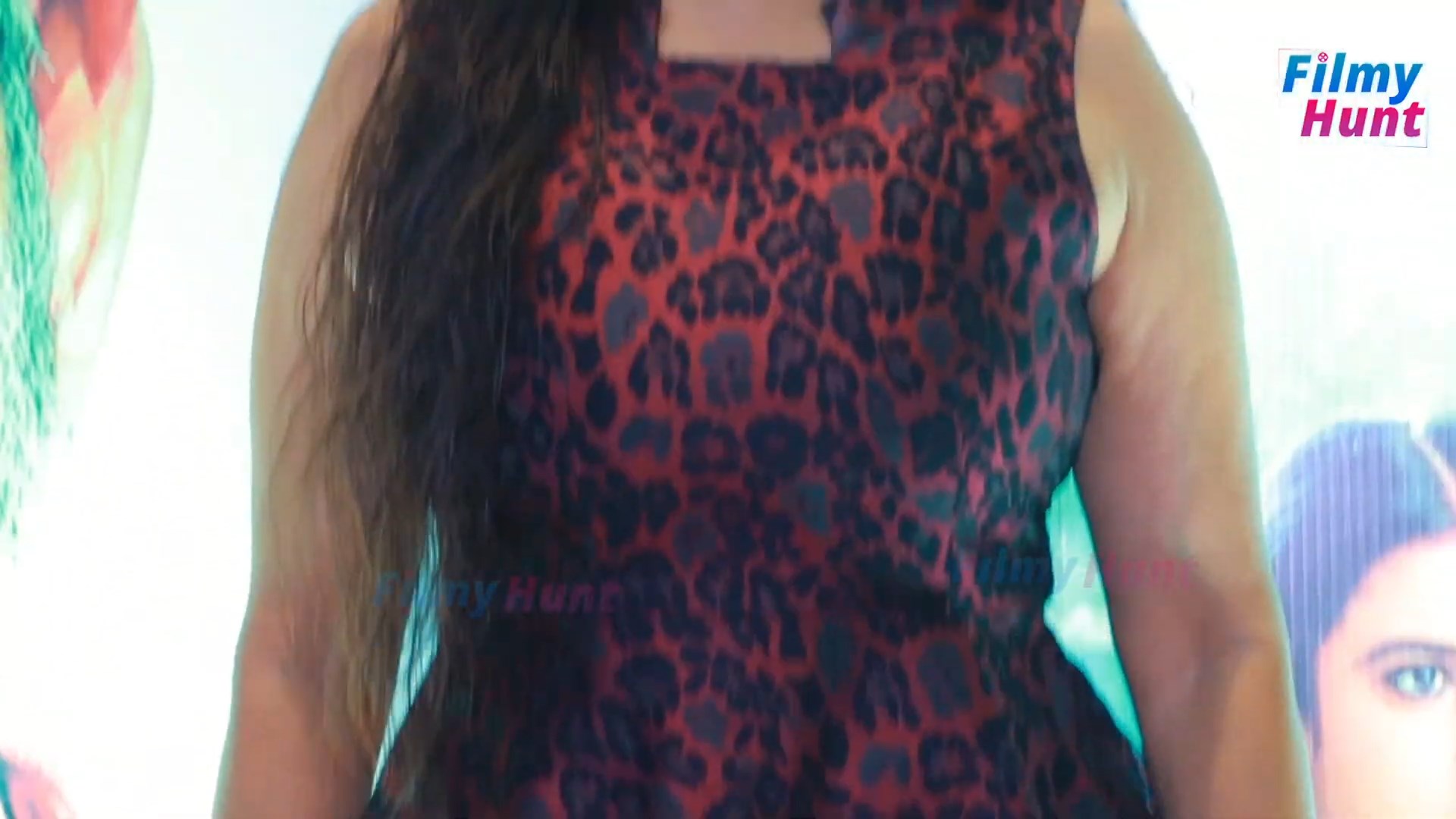 Cameraman focusing to Anasuya Bharadwa Kasthuri Shankar Assets in Saree mp4 snapshot 00 26 676 ...